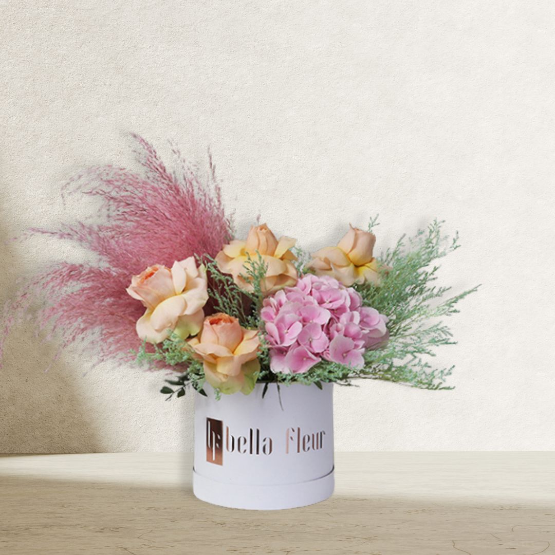 Tender roses and hydrangeas Pastel Bella Box buy at Bella Fleur ...