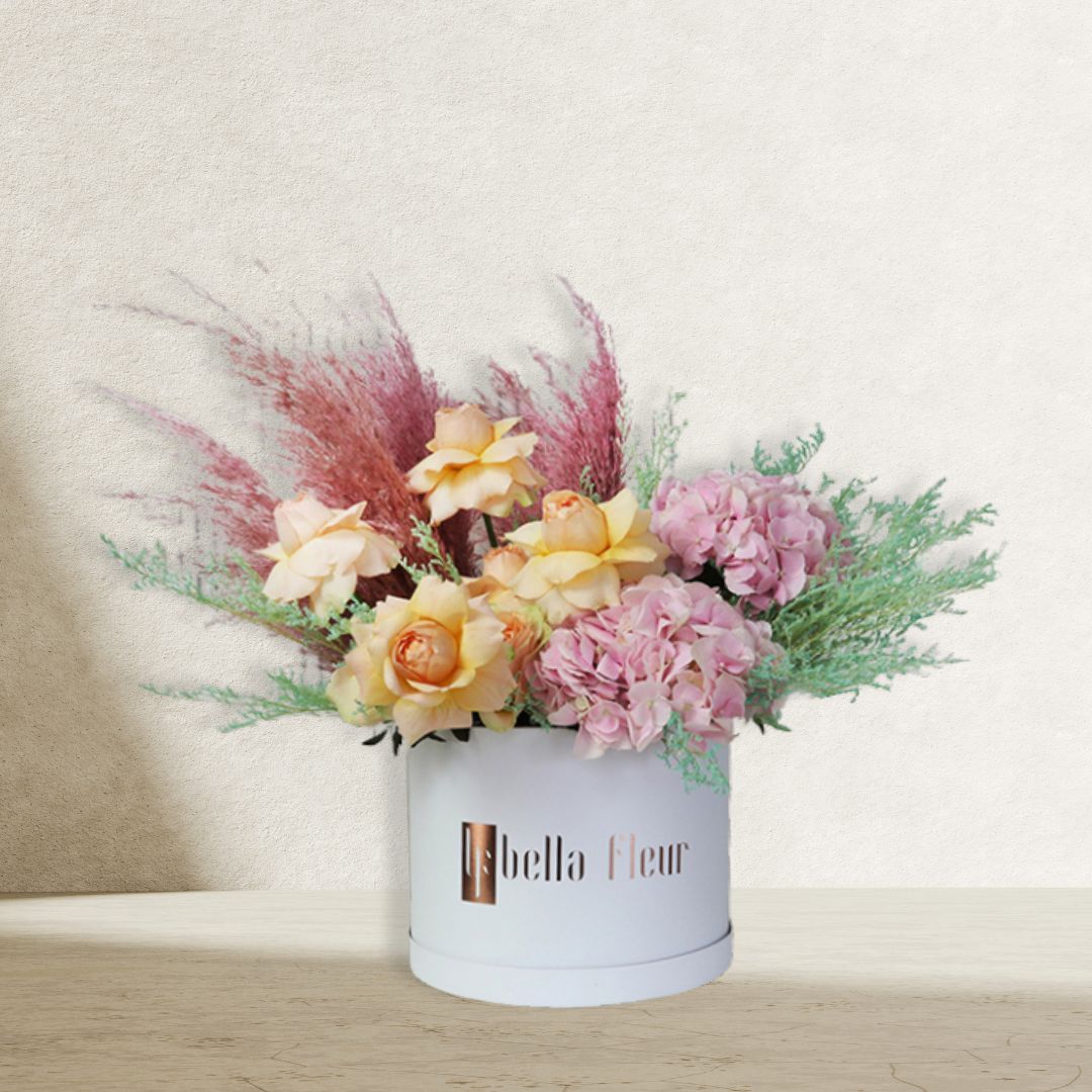 Tender roses and hydrangeas Pastel Bella Box buy at Bella Fleur ...
